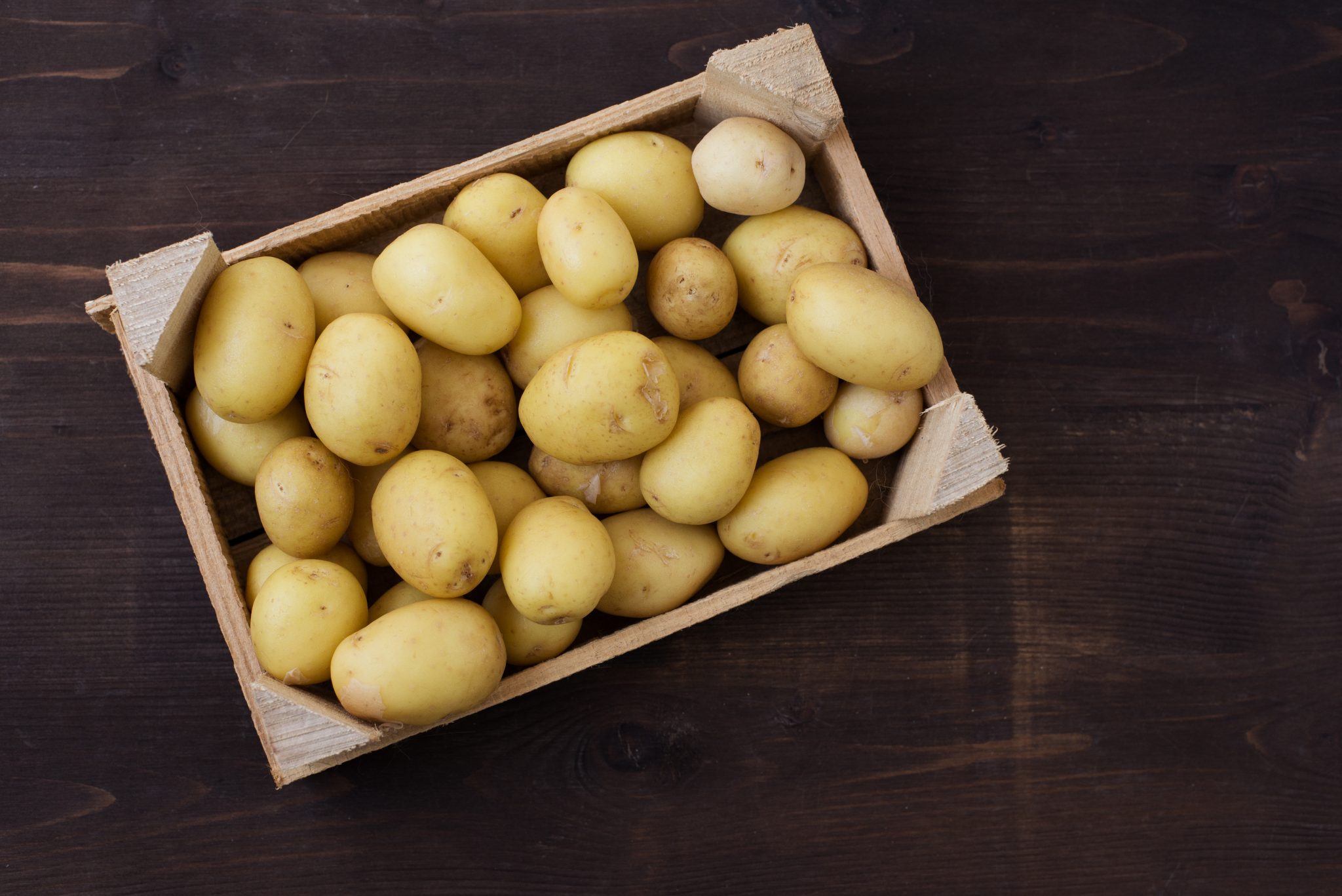 Can you eat a raw potato? Surprising facts and risks | Food Readme